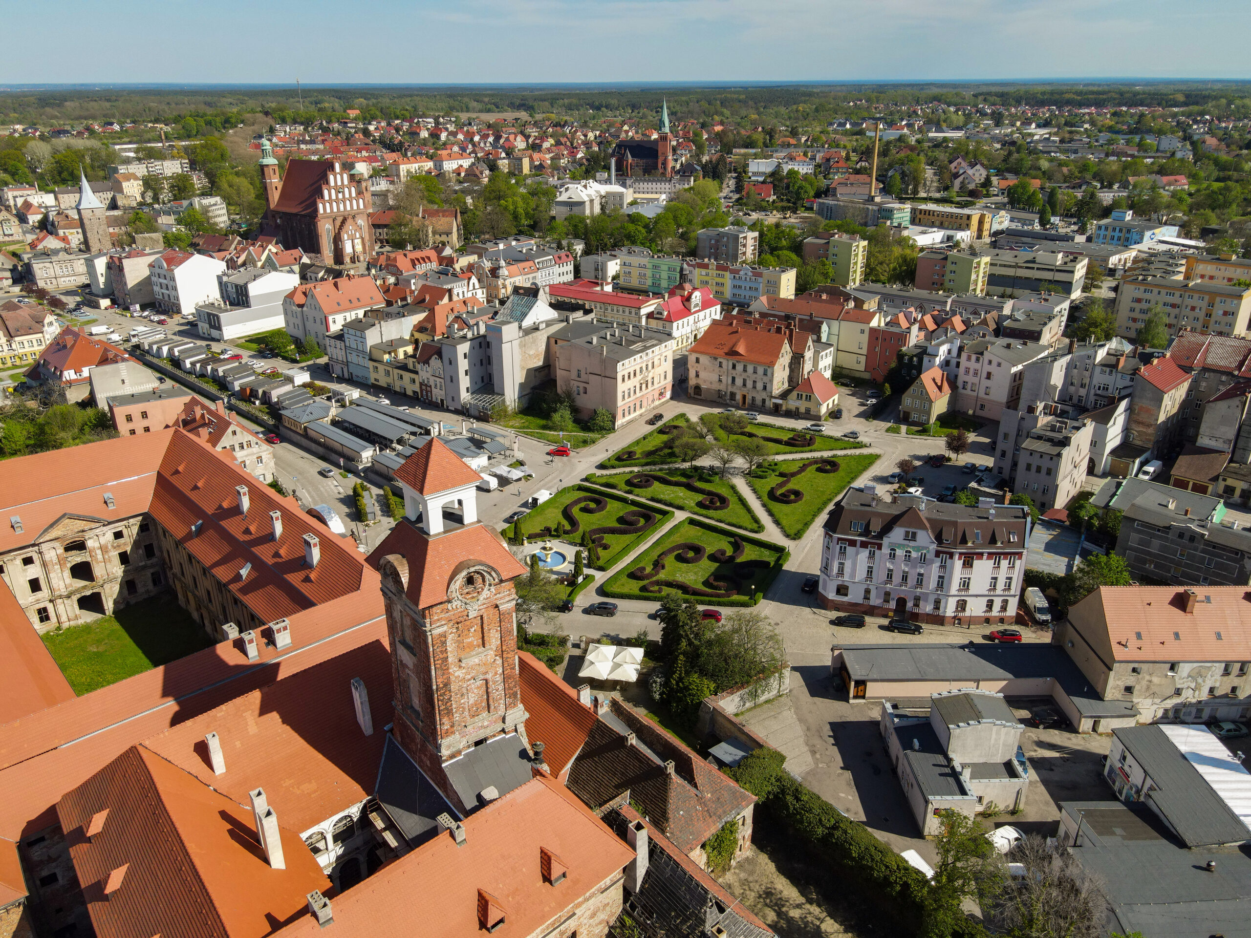 Castle and Palace complex with the palace park - Hayduk